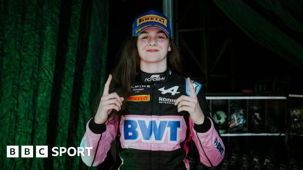 Abbi Pulling: Briton becomes first female driver to win F4 race - BBC Sport