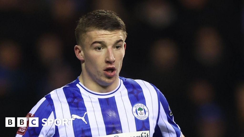 Hull City sign Charlie Hughes, Mason Burstow and Oscar Zambrano - BBC Sport