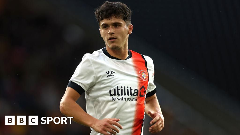 Luton Town: Ryan Giles impresses on return to Molineux - BBC Sport