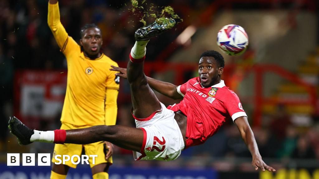 Mo Faal proving to be hot stuff for Wrexham fans - BBC Sport