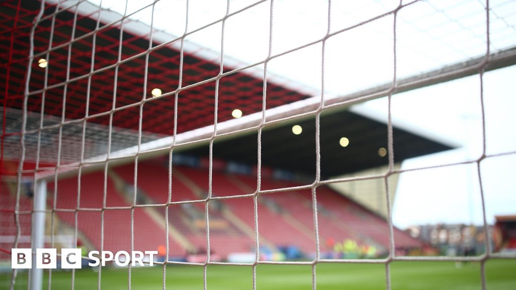 Scott Butler: Defender to leave Wrexham - BBC Sport