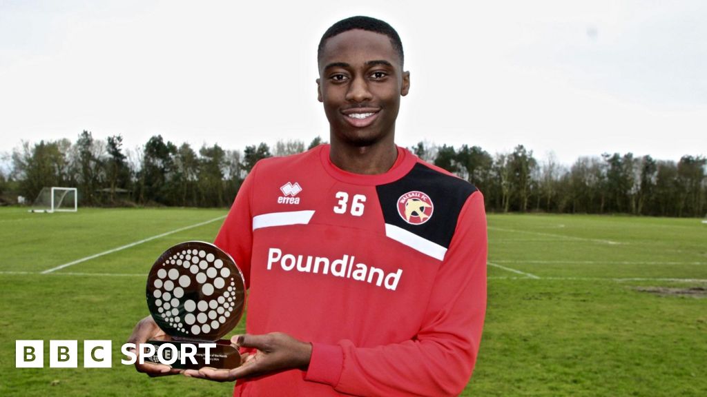 Norwich City defender Adegboyega named EFL Young Player of Month - BBC ...