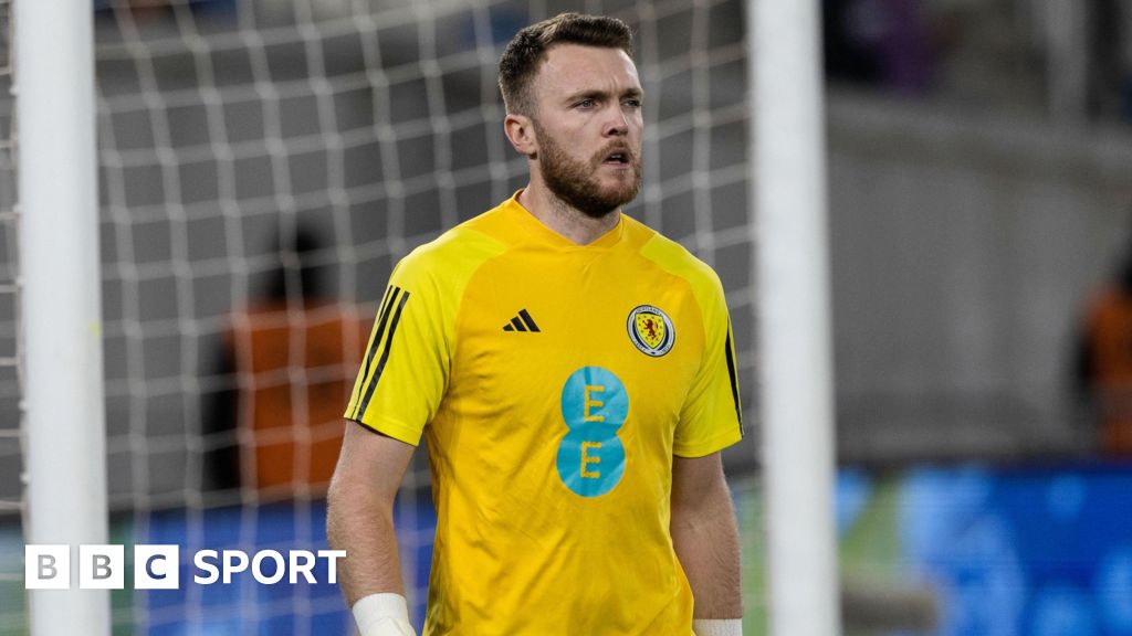 Back four for Scotland as Clark makes first start - BBC Sport