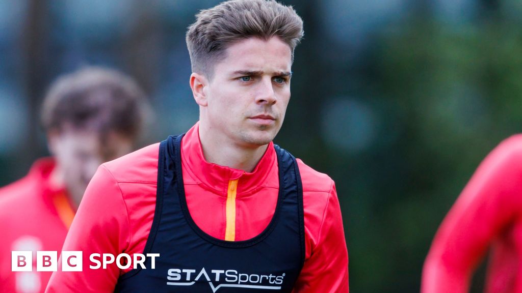 Socceroos snub for Devlin - BBC Sport