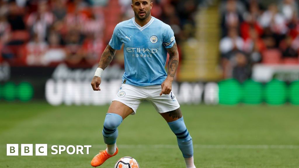 Manchester City: Kyle Walker signs two-year deal - BBC Sport