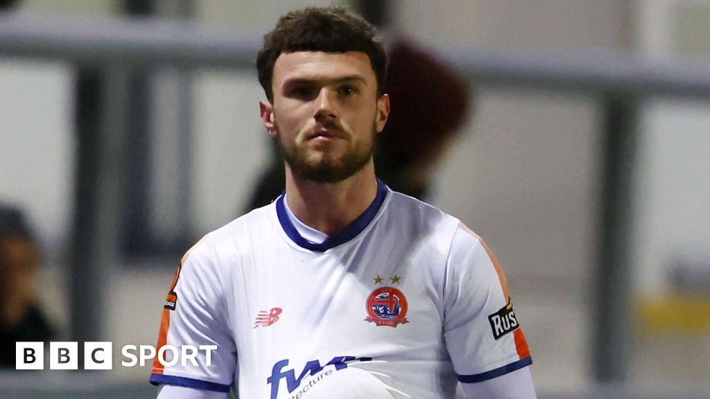 Walsall to sign AFC Fylde full-back Connor Barrett - BBC Sport