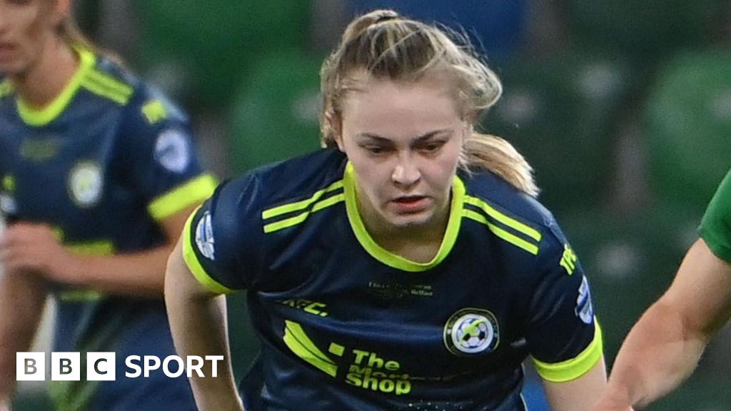 Kelly Crompton: Glentoran Women sign midfielder from Sligo Rovers - BBC ...