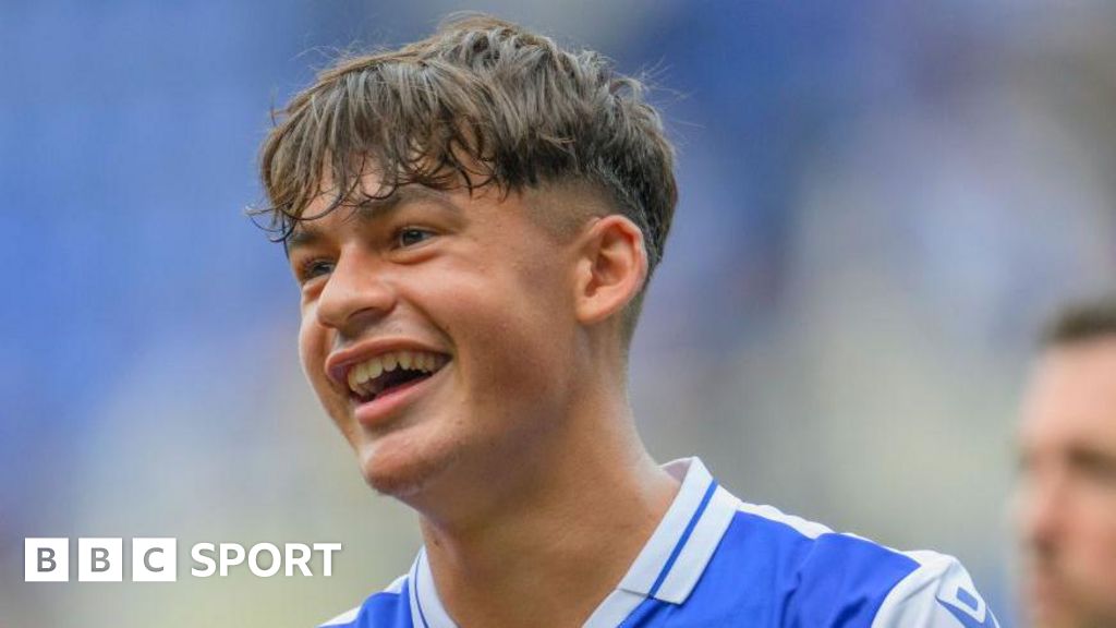 Brighton sign Caylan Vickers from League One Reading - BBC Sport