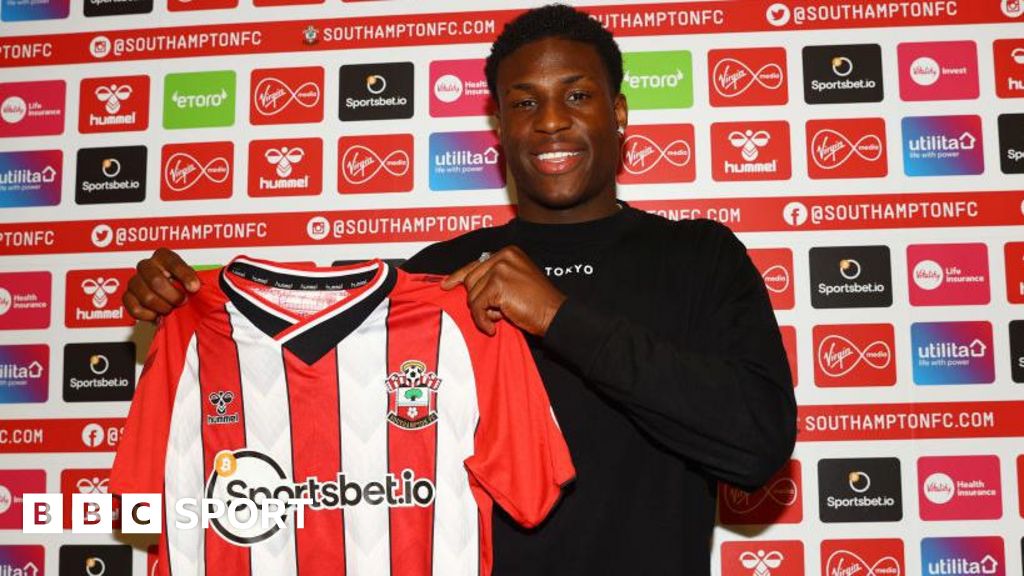 Southampton sign teenager Thierry Small from Everton - BBC Sport