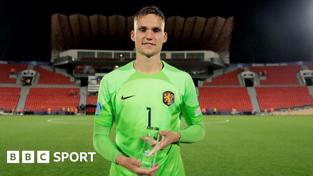 Brighton sign goalkeeper Bart Verbruggen from Anderlecht - BBC Sport