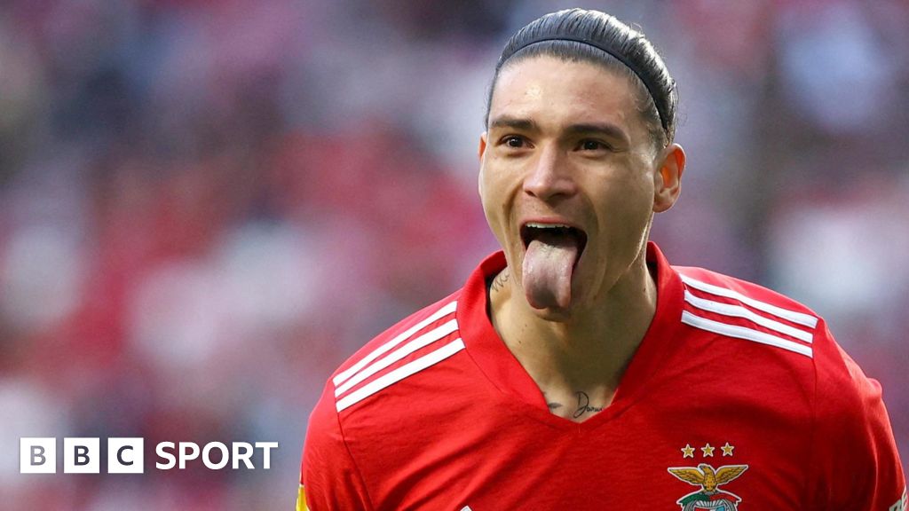 Liverpool: 'The margin for error is smaller' - pundits on Nunez - BBC Sport