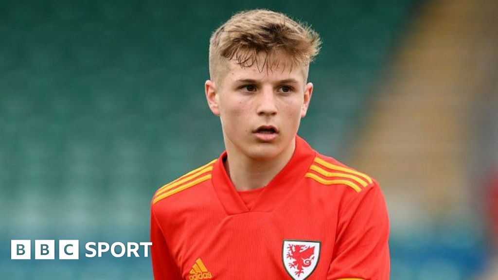 Tom Davies: Wales U21 defender signs new Cardiff City contract - BBC Sport