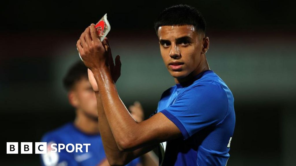 Khela joins County on loan - BBC Sport