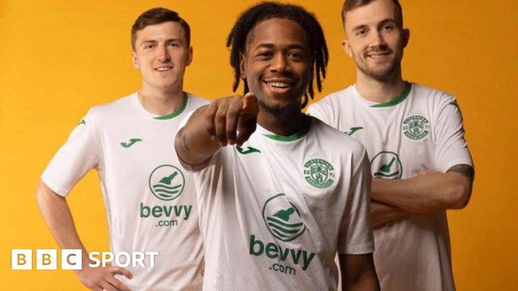Hibs unveil new away kit - BBC Sport