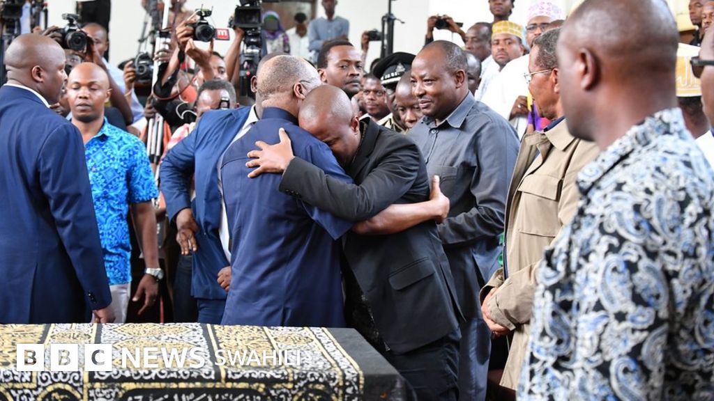 Buriani King Majuto: Mwili wa mchekeshaji mkongwe wa Tanzania wazikwa ...