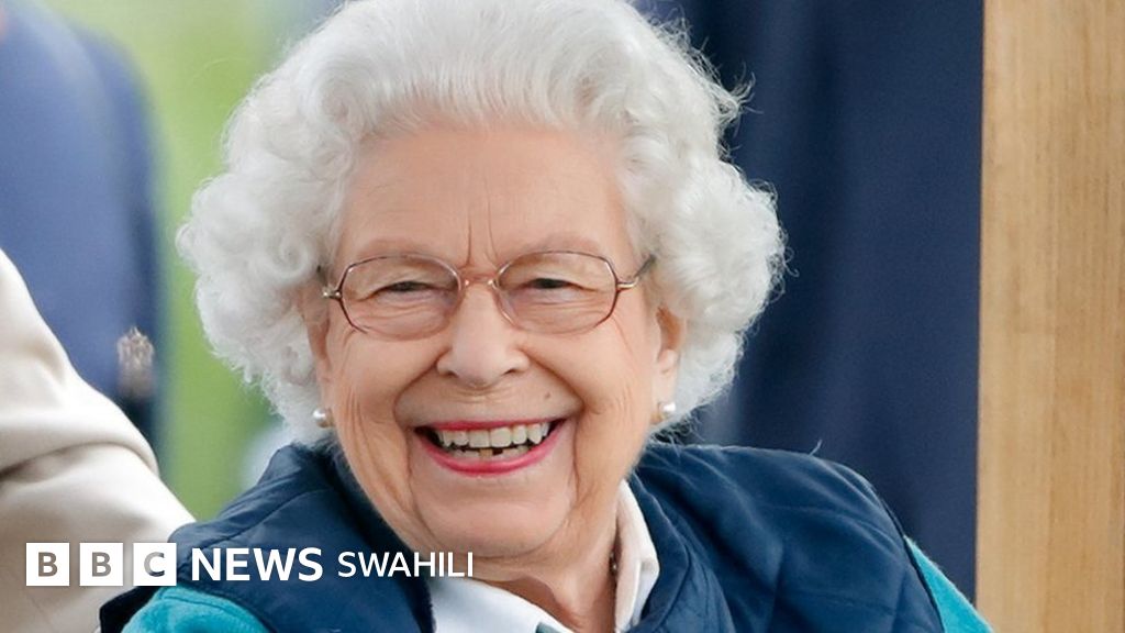 Haya ni matukio 6 ya ucheshi wa Malkia Elizabeth II - BBC News Swahili