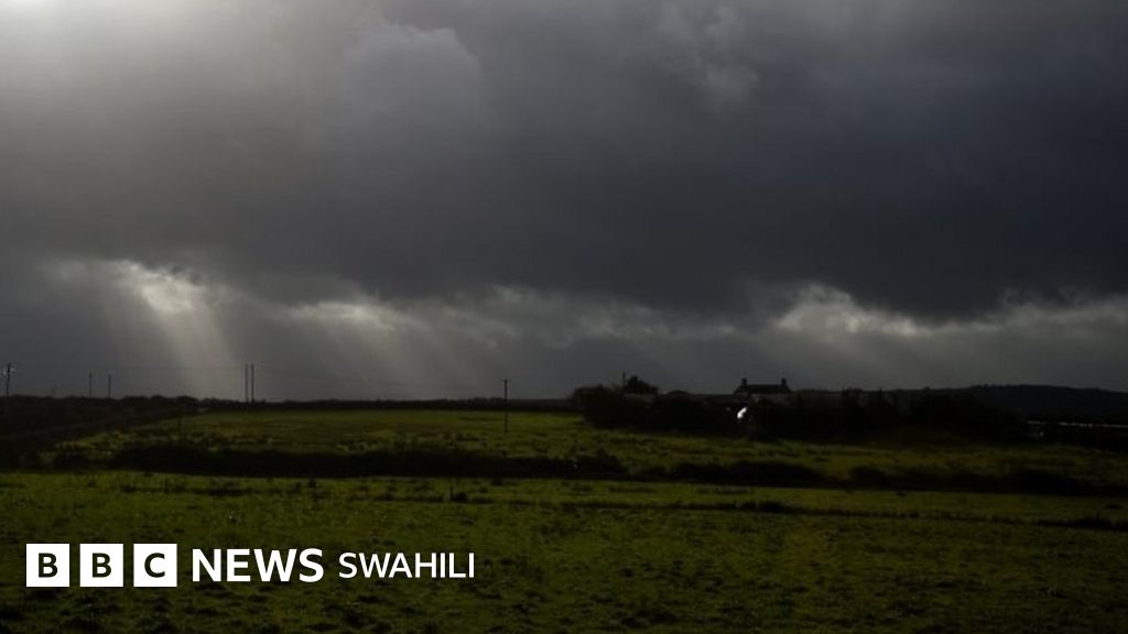 Kimbunga Ophelia chaua mwanamke Uingereza - BBC News Swahili