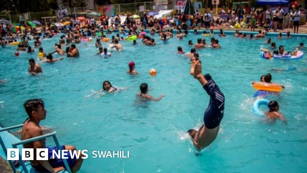 Virusi vya corona: Je kuna hatari gani ya maambukizi unapoogelea ...