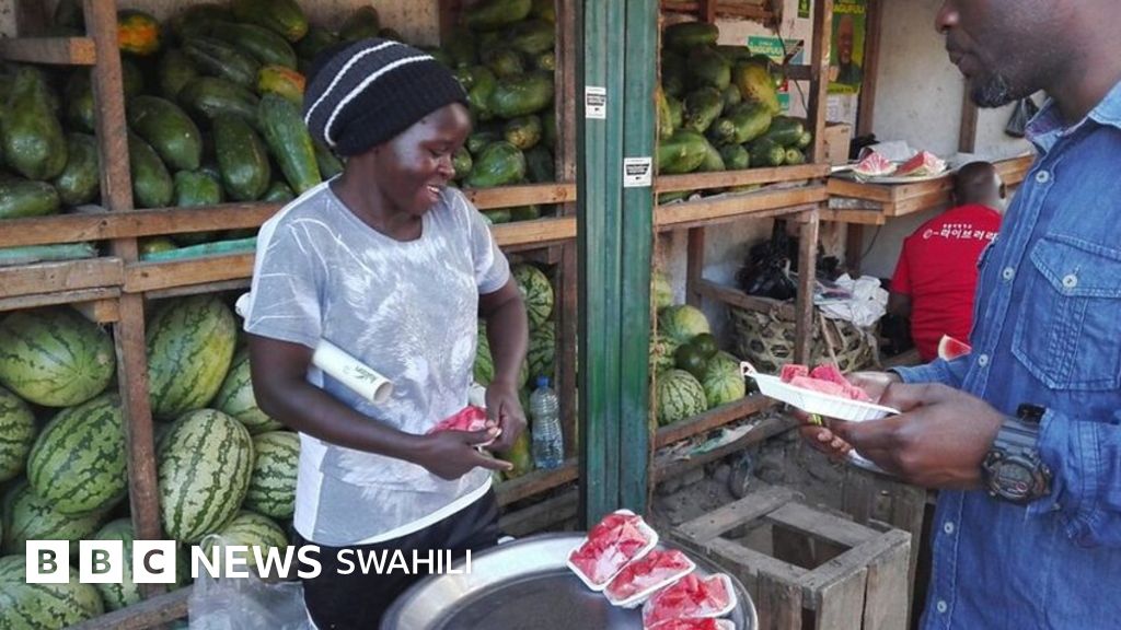 Bondia muuza matunda nchini Tanzania - BBC News Swahili