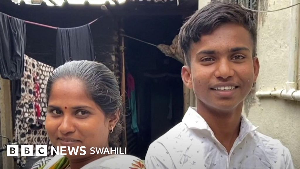 Mama na mtoto wafaulu mtihani wa darasa la 10 India - BBC News Swahili