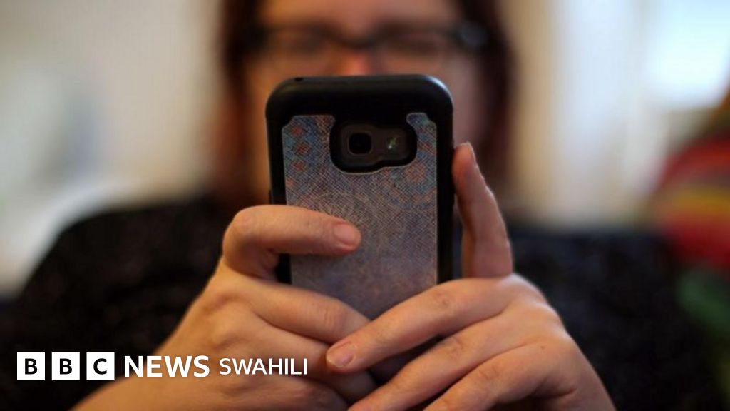 Kwa nini matumizi ya simu hayaruhusiwi wakati wa kupaa na kutua kwa ...