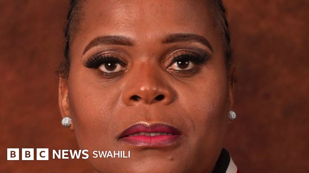 Waziri nchini Afrika Kusini awaambia wasichana wa shule 'kufungua ...