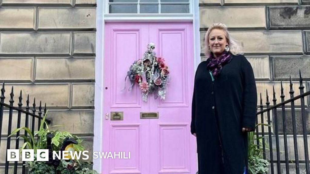 Mwanamke aliyepaka mlango kwa rangi ya pinki aamriwa na mamlaka ...