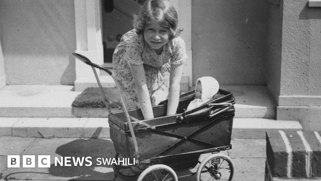 Malkia Elizabeth II: Maisha yake kabla ya kuwa Malkia - BBC News Swahili
