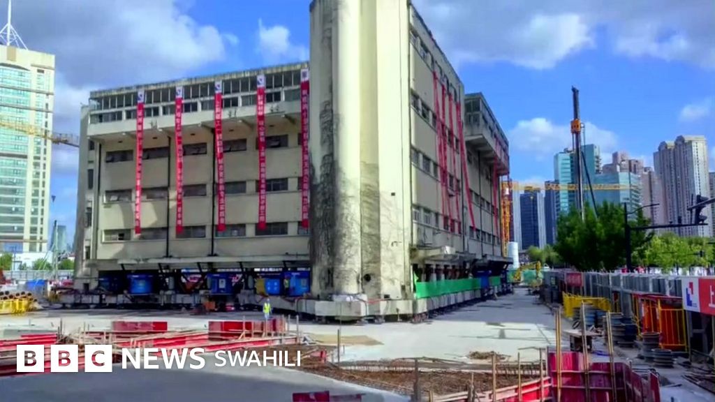 Shule ya Lagena China: Uhamisho wa ajabu wa jengo la shule lenye tani ...