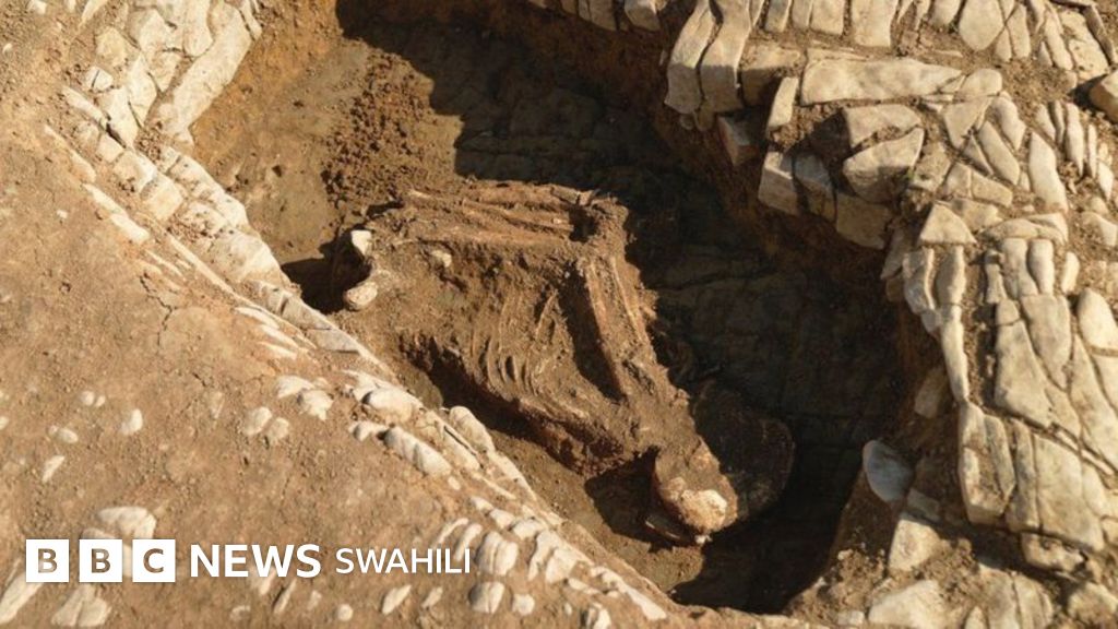 Makaburi ya kushangaza ya zama za kale yagunduliwa - BBC News Swahili
