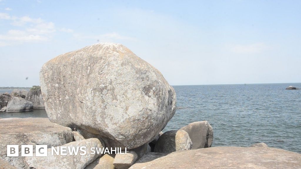 Jiwe kubwa linalocheza nchini Tanzania - BBC News Swahili