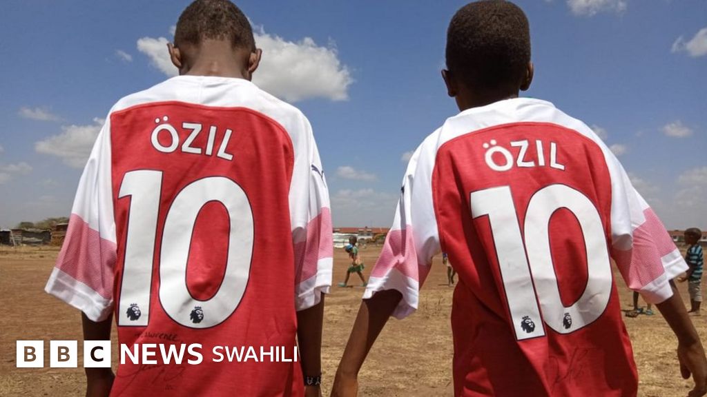Mesut Ozil: Mvulana wa Kenya apewa jezi na nyota wa Arsenal baada ya ...