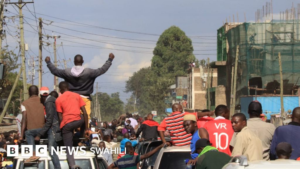 Maandamano Kenya: Polisi wauzuia msafara wa Raila Odinga kuingia katikati ya mji wa Nairobi ...