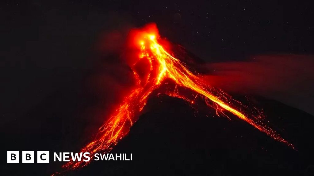 Mayon:Watu ambao mara kwa mara wanakimbia volkano yenye hasira - BBC ...