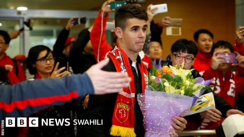 Uhamisho 11 wa wachezaji uliowahi kushangaza katika dirisha la usajili ...