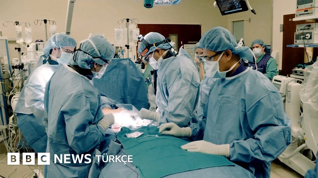 ABD'de akciğerleri koronavirüsten zarar gören genç hastaya ikili ...