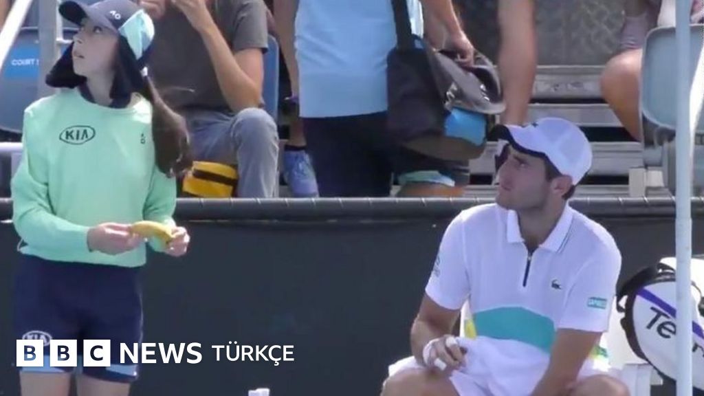 Tenisçi muzu top toplayıcının soymasını istedi, hakem izin vermedi ...
