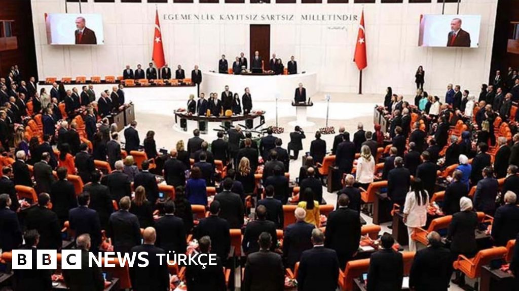 CHP’de 'Erdoğan’ı ayakta karşılama' neden tartışma yarattı, kararı ...