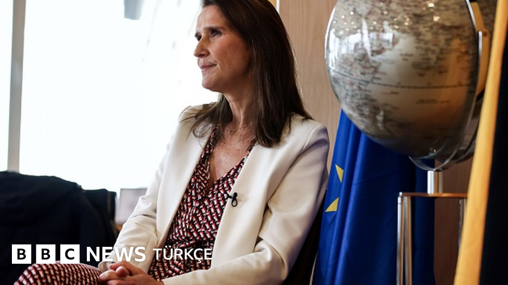 Belçika Başbakan Yardımcısı Wilmès hasta eşiyle ilgilenmek için ...