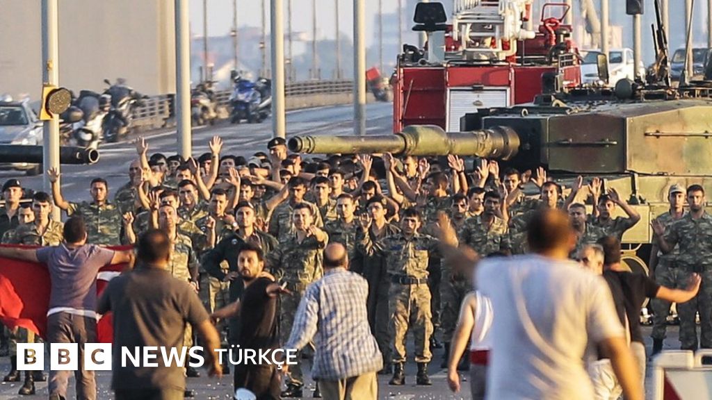 İstanbul'da dün gece: 'Bu ülke çok darbe yaşadı yenisine hazır değiliz ...