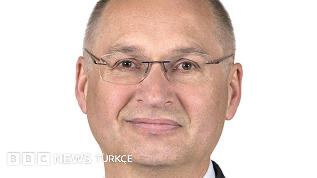 Marketten sandviç çalan Slovenyalı milletvekili istifa etti - BBC News ...