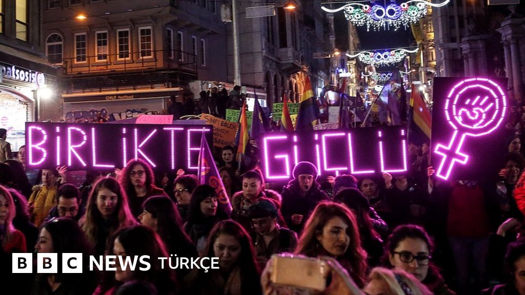 Türkiye'de fotoğraflarla 8 Mart: Gözaltılar ve kutlamalar - BBC News Türkçe