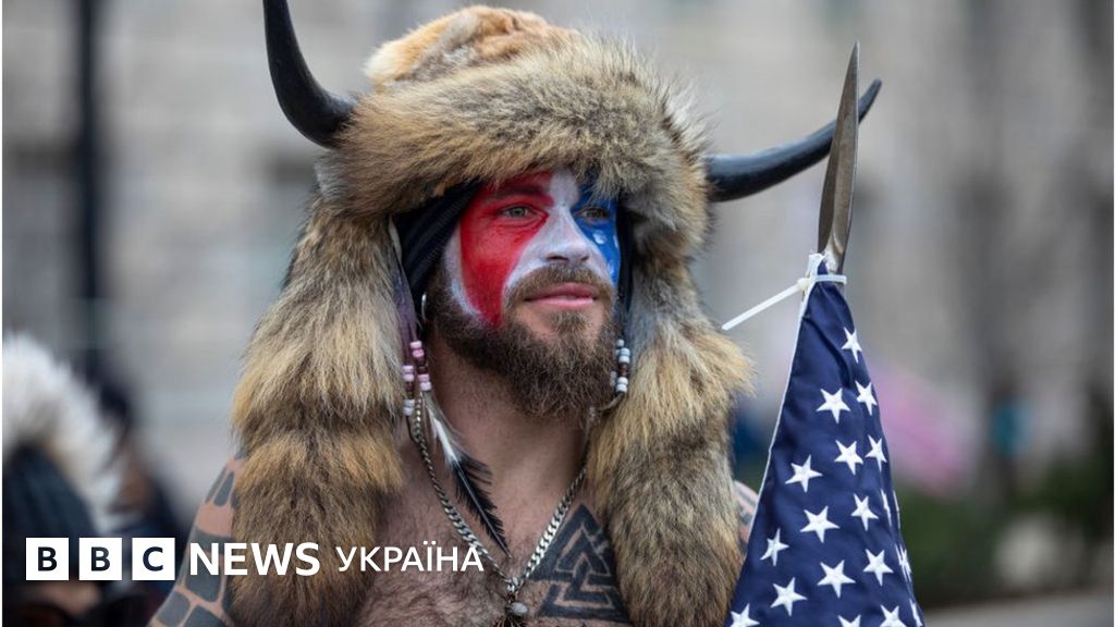 Штурм Капітолія. Шамана QAnon відправлять за ґрати - BBC News Україна