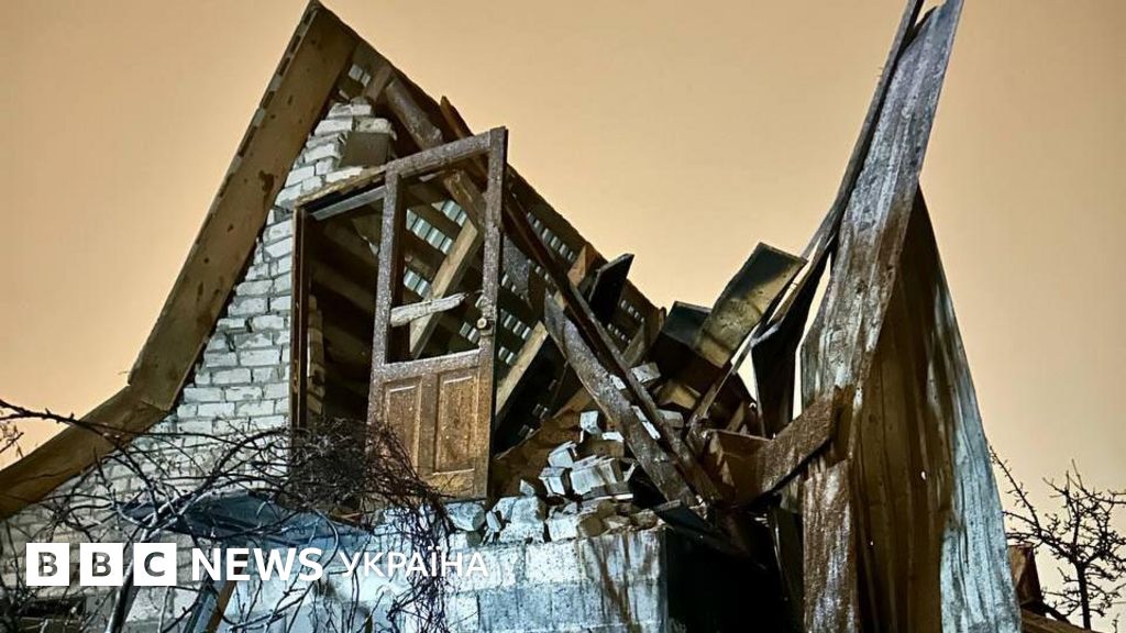 Росія атакувала Київ балістичними ракетами Є постраждалі та руйнування пошкоджена енергетика