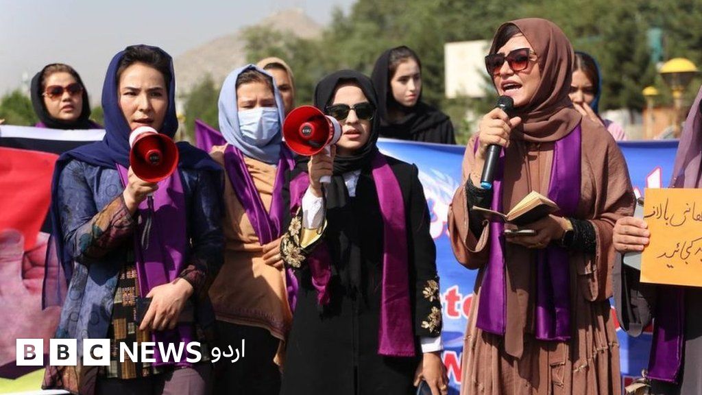 افغانستان: جب احتجاج کرنے والی افغان خواتین کا طالبان کی بدری فورس نے ...
