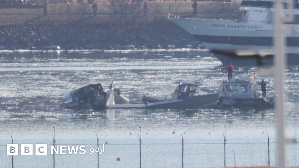 واشنگٹن میں طیارے اور ہیلی کاپٹر میں تصادم: ’مسافر طیارہ سب کچھ ٹھیک کر رہا تھا۔۔۔ ہیلی کاپٹر ...