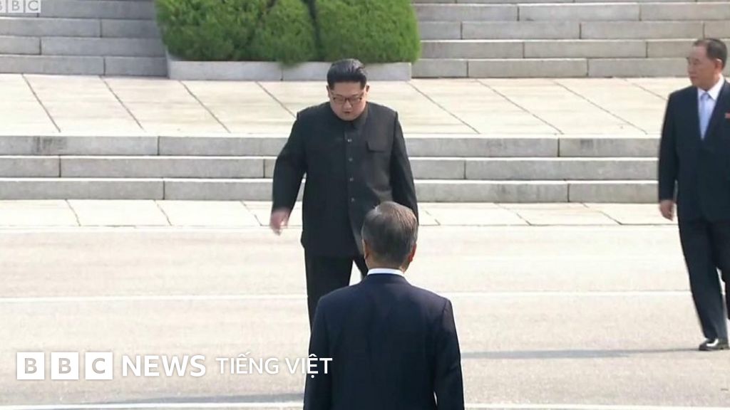 Khoảnh khắc Kim Jong-un đặt chân tới Nam Hàn - BBC News Tiếng Việt