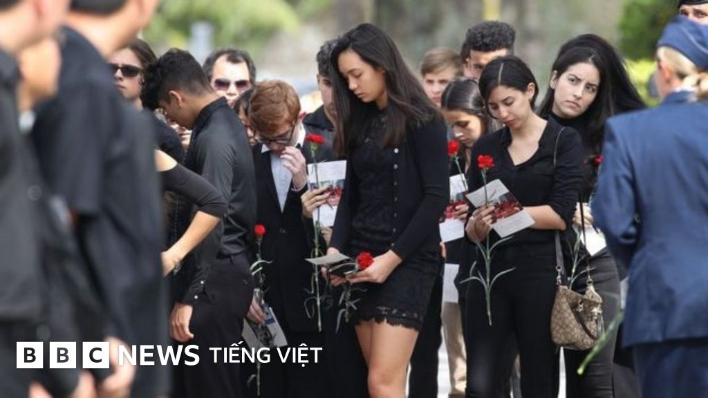 Trump: Vũ trang cho giáo viên có thể ngăn tấn công - BBC News Tiếng Việt