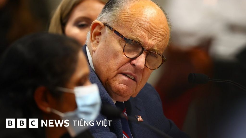 Rudy Giuliani, luật sư của Trump nằm bệnh viện vì nhiễm Covid-19 - BBC ...