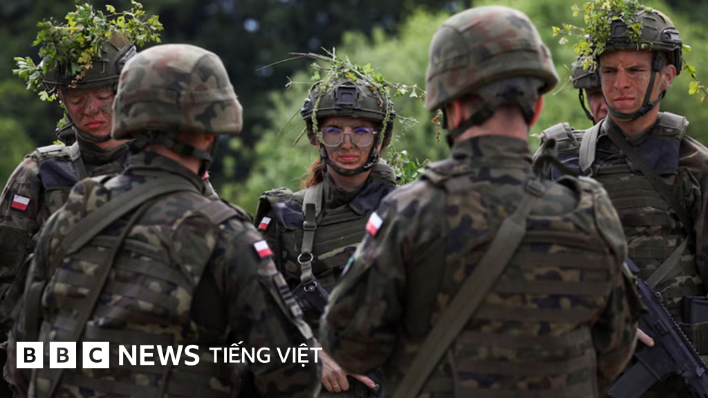 Lo Nga gây hấn, người Ba Lan đổ xô học quân sự - BBC News Tiếng Việt